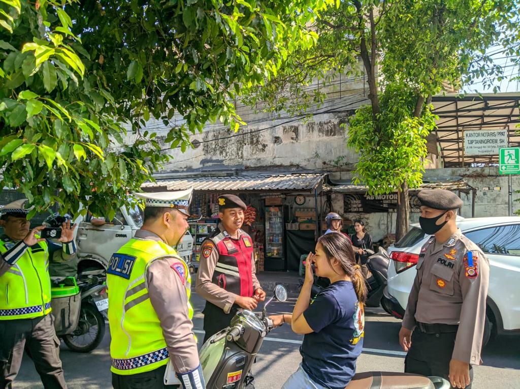 Pengendara Tak Pakai Helm Terjaring Razia di Jogja - bernasnews